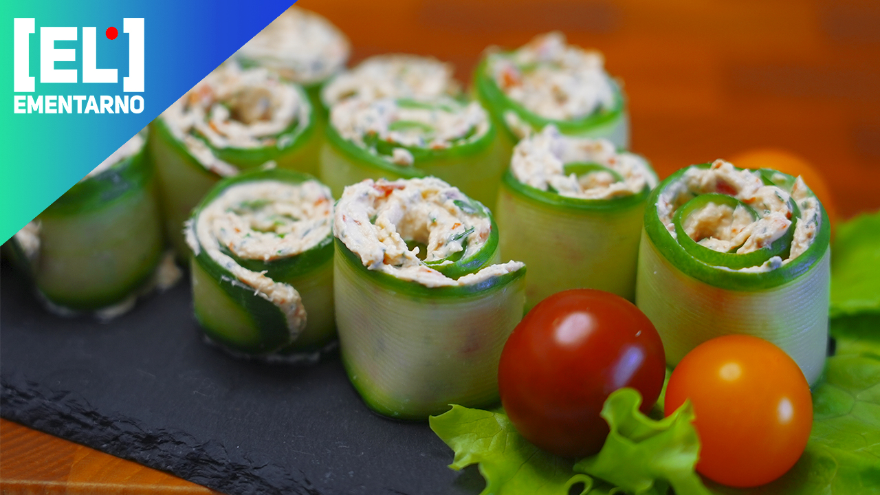 Простая закуска из курицы с огурцом