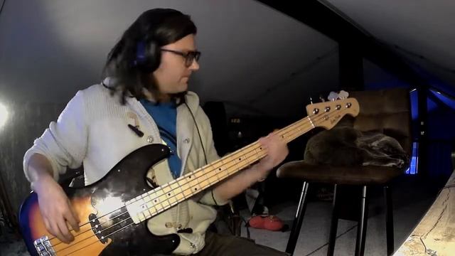 Billy Mack (Bill Nighy) - Christmas is all Around  (bass cover)