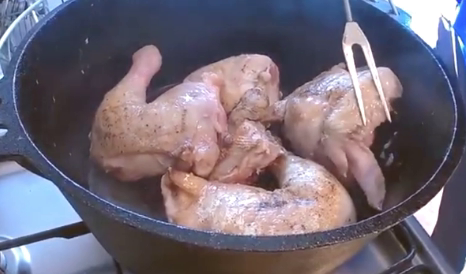 Курица томленая в ягодном соусе! Старая русская кухня.