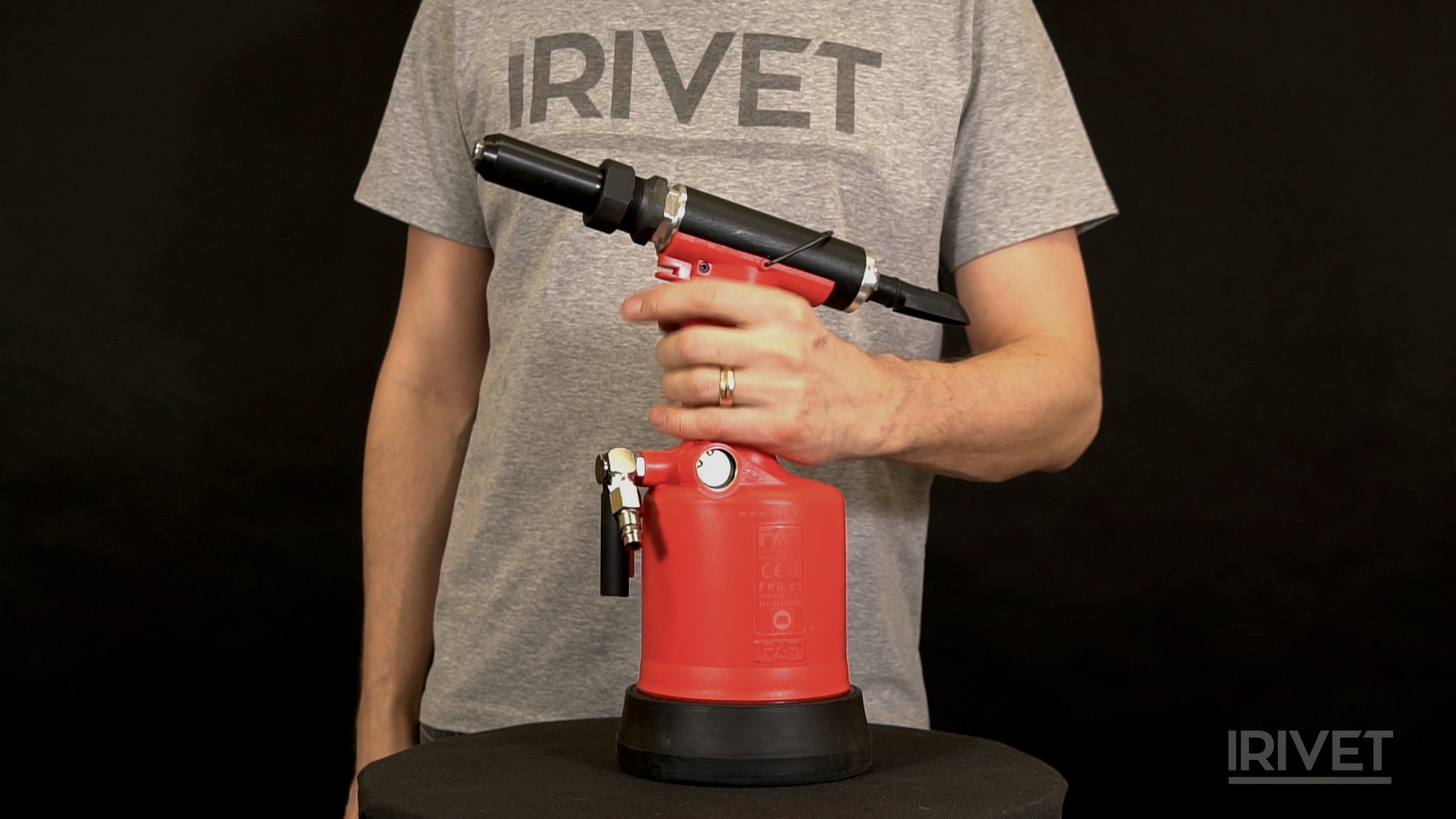 FAR FHU 05 пневмо-гидравлический заклёпочник для установки структурных заклёпок Ø 4.8 - 7.8 mm