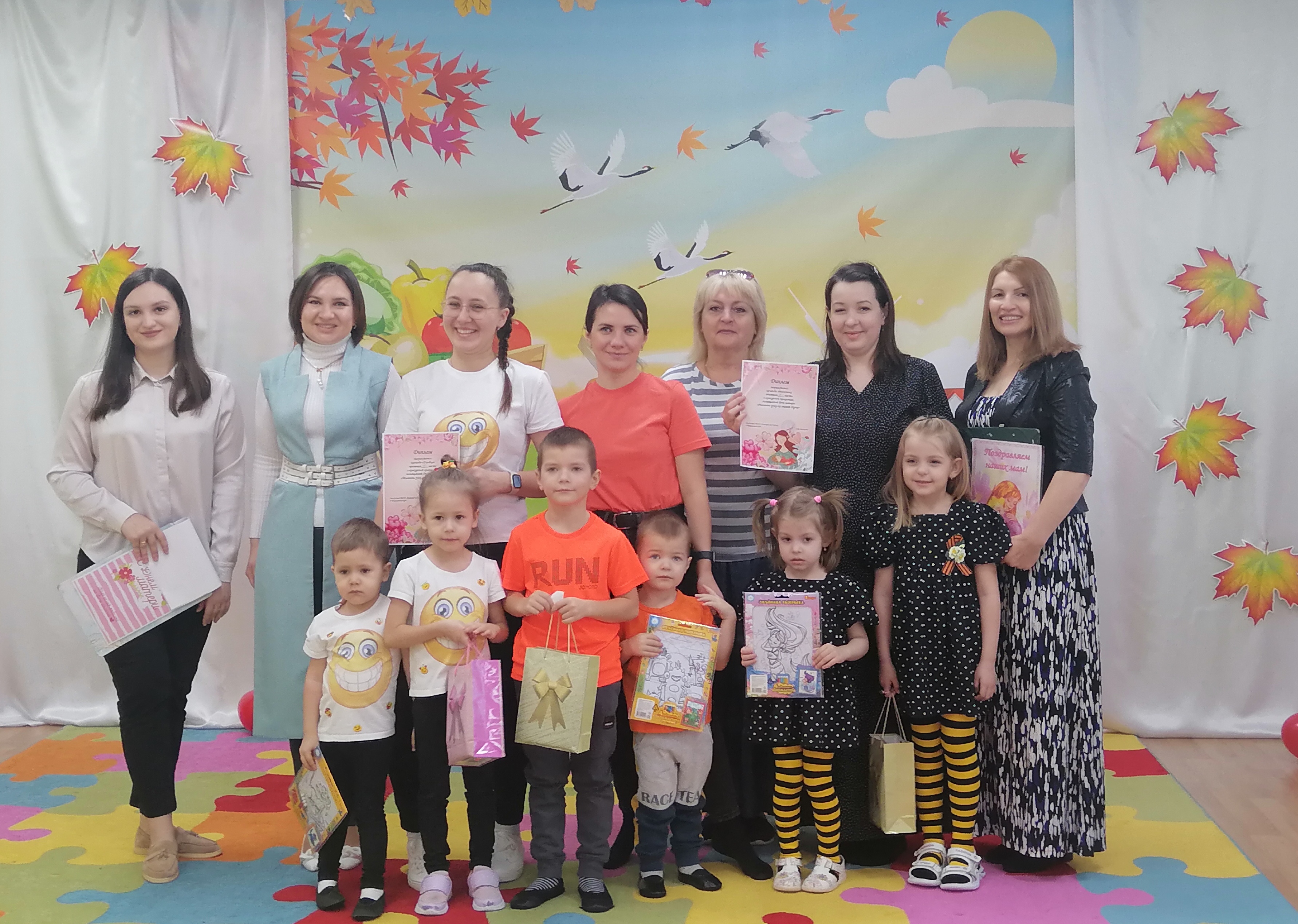 Видеоролик конкурсной программы с мамами и детьми 3-7лет «Мамины руки не знают скуки»