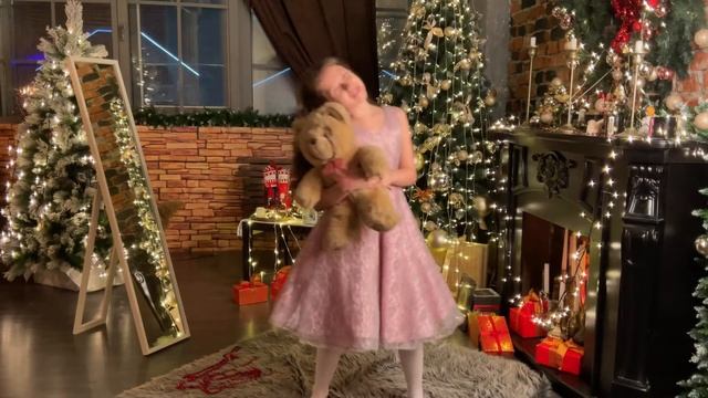 Новогоднее сегодня настроение. поет Амелия Мачуга  #амелиямачуга #новыйгод #песняпроновыйгод #вокал