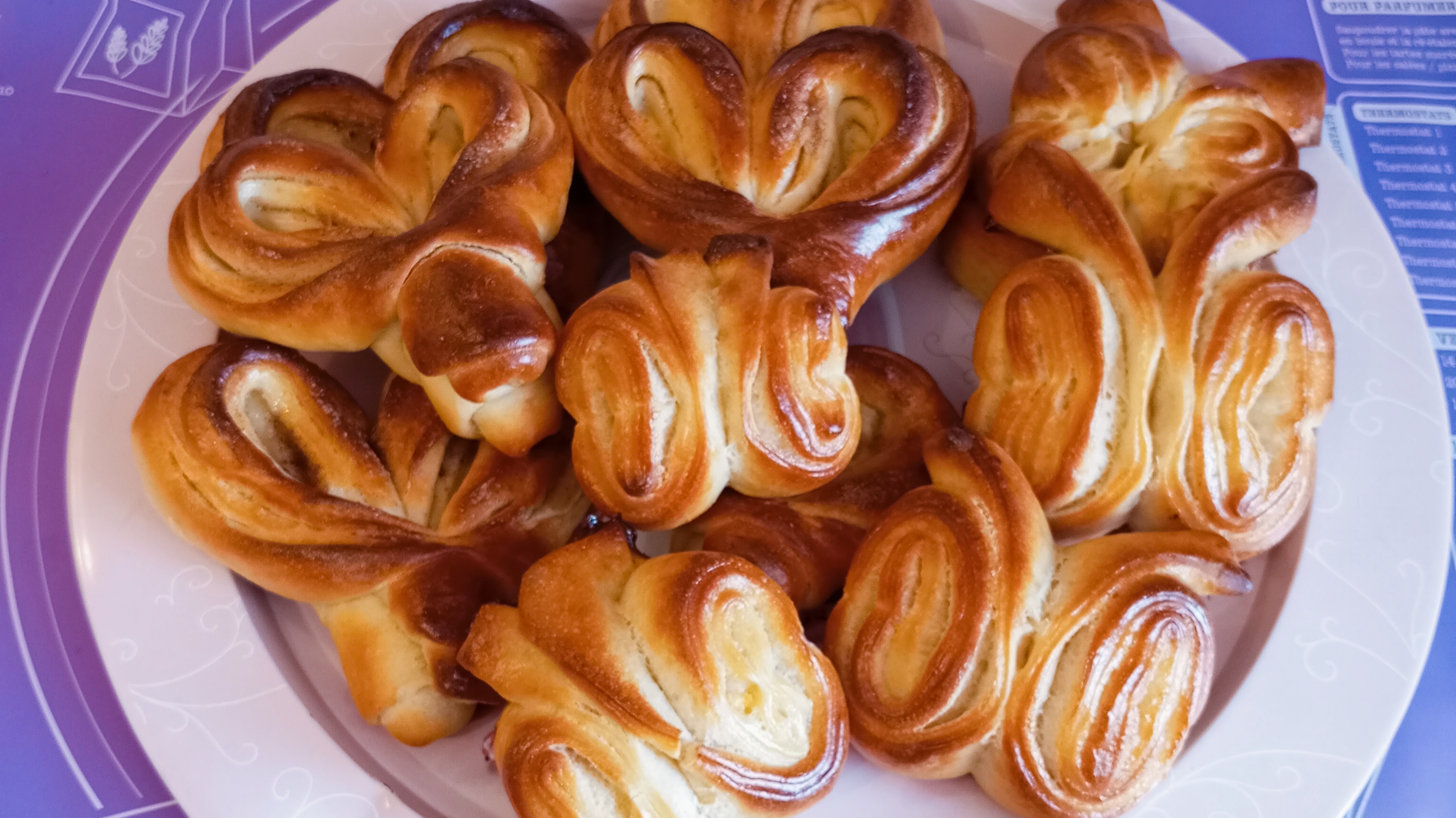 Сдобные БУЛОЧКИ, очень красивые, очень вкусные и делаются очень просто!