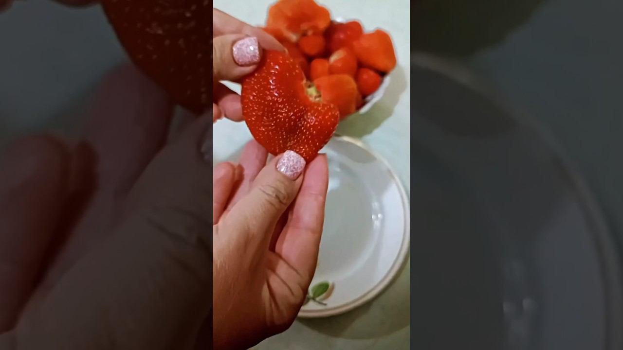 Клубничные гребешки, лепёшки, как еще назвать?