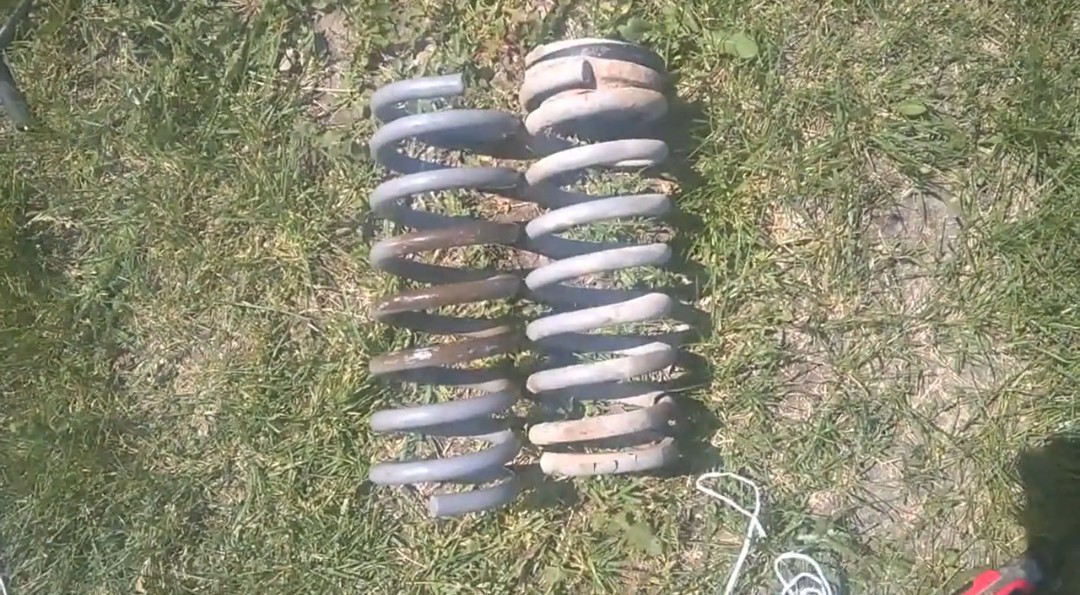 Замена передних пружин и амортизаторов Нива Шевроле.БЕЗ ЯМЫ и ПОДЪЕМНИКА