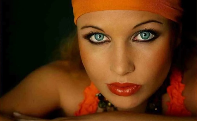 Есть такие глаза на свете. Автор текста Стелла Дони. Стихи.