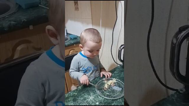 малыш и завтрак