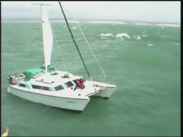 Особые случаи управления парусным судном - Буксировка катамарана в открытом море