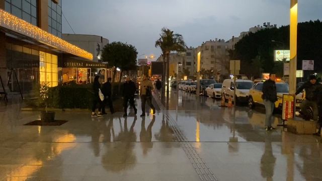 Гуляем по улицам Анталии, идем в крупный торговый центр, освещаю цены. Январская Турция...