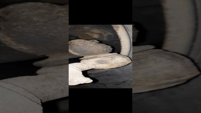 Протирает внутреннюю часть переднего колеса MAN F2000