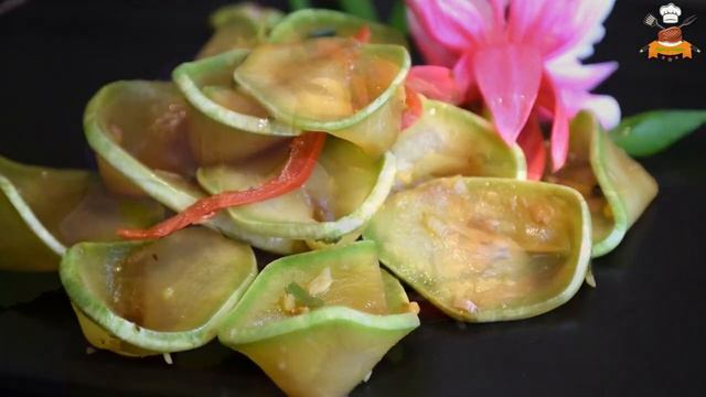 Различные варианты оформления салатов на праздничный стол #салат #оформление #рецептысалатов