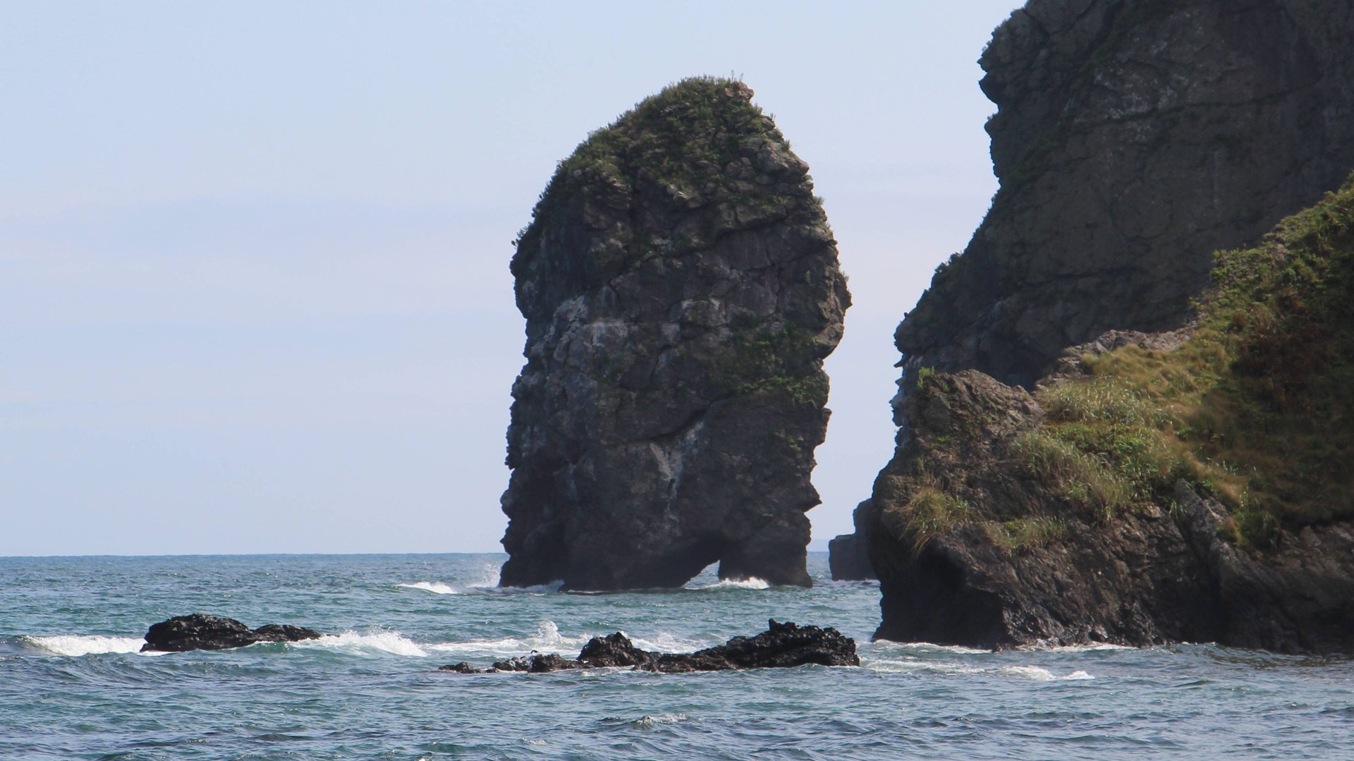 Владивосток круглый год (август): полуостров Краббе близ границы с КНДР