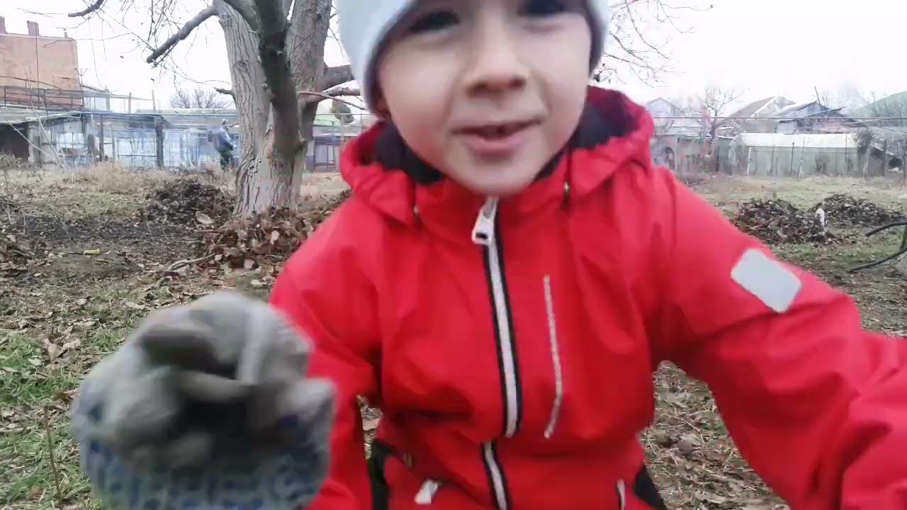 продолжение уборки всей семьёй.