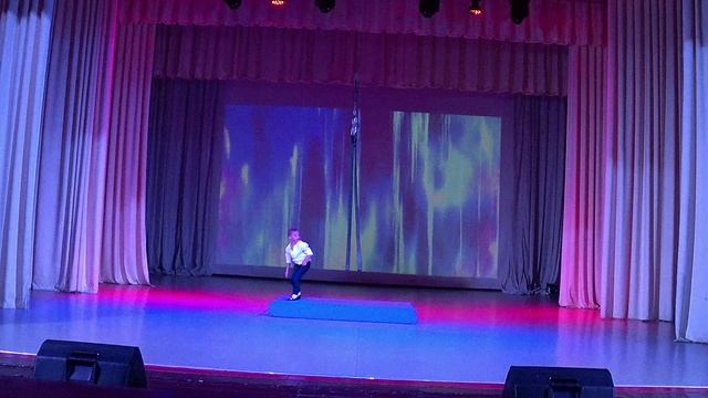 Гимнаст на петлях Д.Назаров