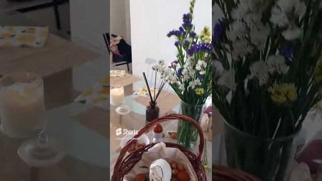 Кипр, Лимасол, готовимся к Пасхе, цветы, корзина, яйца
