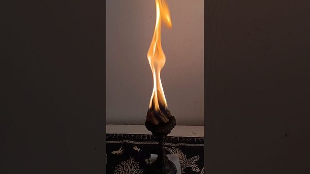 так горят магические свечи