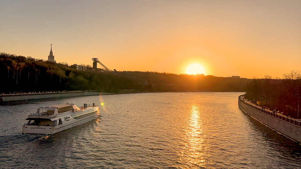 Прогулки по Москве. МГУ. Воробьевы горы. Эскалаторная галерея.?