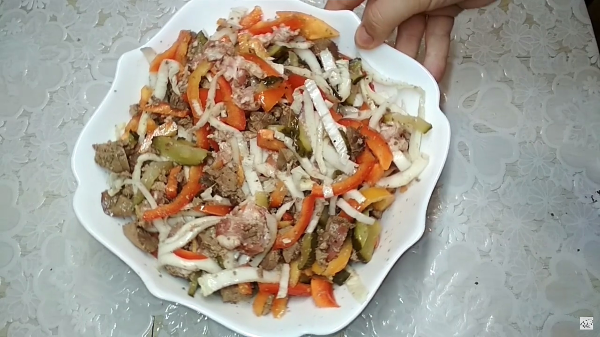 Очень вкусный салат с печенью к праздничному столу.