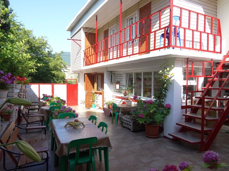 Отдых в Лазаревской частный сектор. Жилье для отдыха в Лазаревском. «Изумрудная, 23» гостевой дом