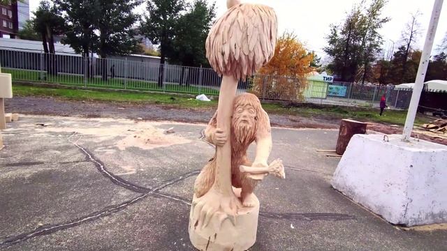 Челябинск.  Художественная резка по дереву в парке им.  А. С. Пушкина.  06.10.20г