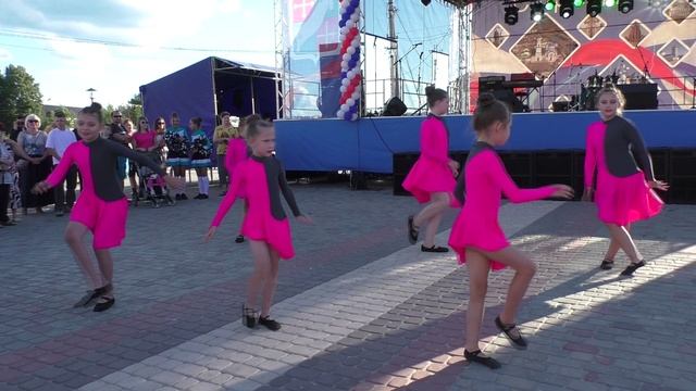 Выступление гимнастического ансамбля "Браво"