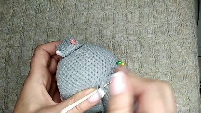 Пришивание ушка зайчику.mp4