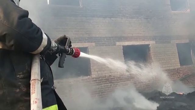 #МоментыСлужбы –  тушение пожара в промзоне пос. Пригородный Краснодара