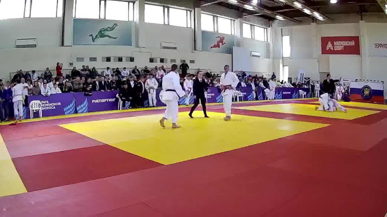 На призы крестоносного  освободительного движения 2 Татами.