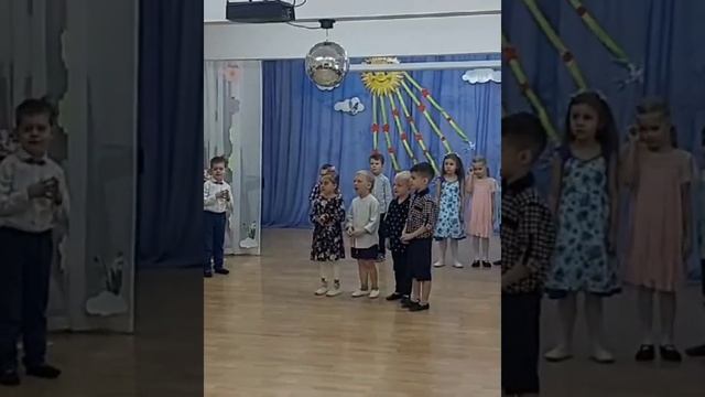 Утренник 8 марта  в средней  группе «Аленький цветочек» МАДОУ № 9.