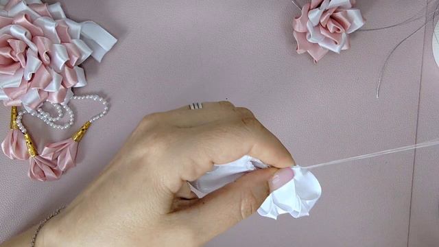 Бантики из атласной ленты 2,5 см .