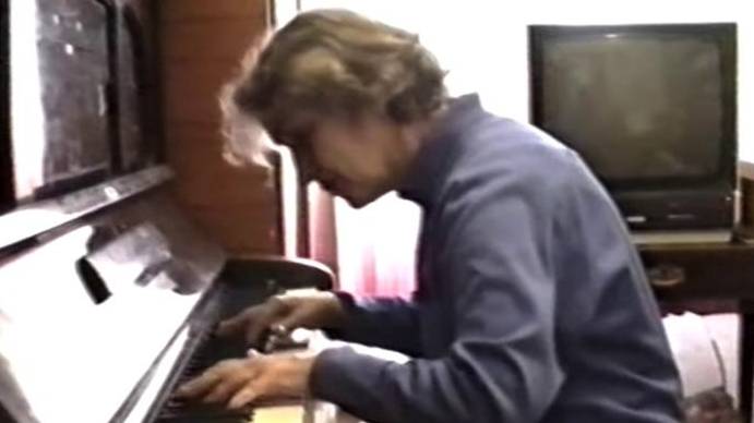 "Виноградная косточка". Играет и напевает Дьяченко Марина Петровна (1991 г.)