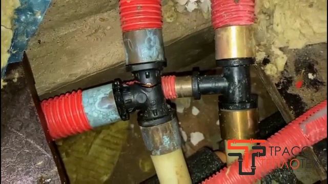 Поиск утечки воды из трубы сшитого полиэтилена ХВС, проложенной в полу частного дома.