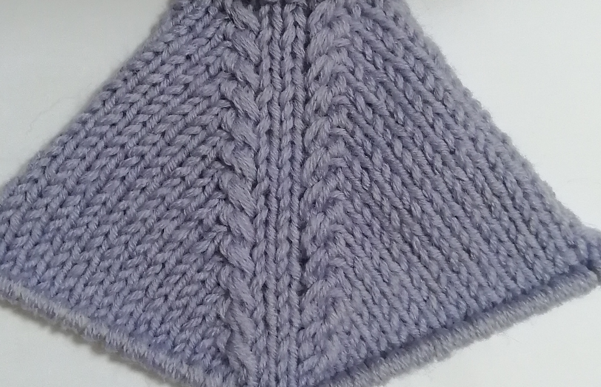 Регланная линия из шести петель, спицами.