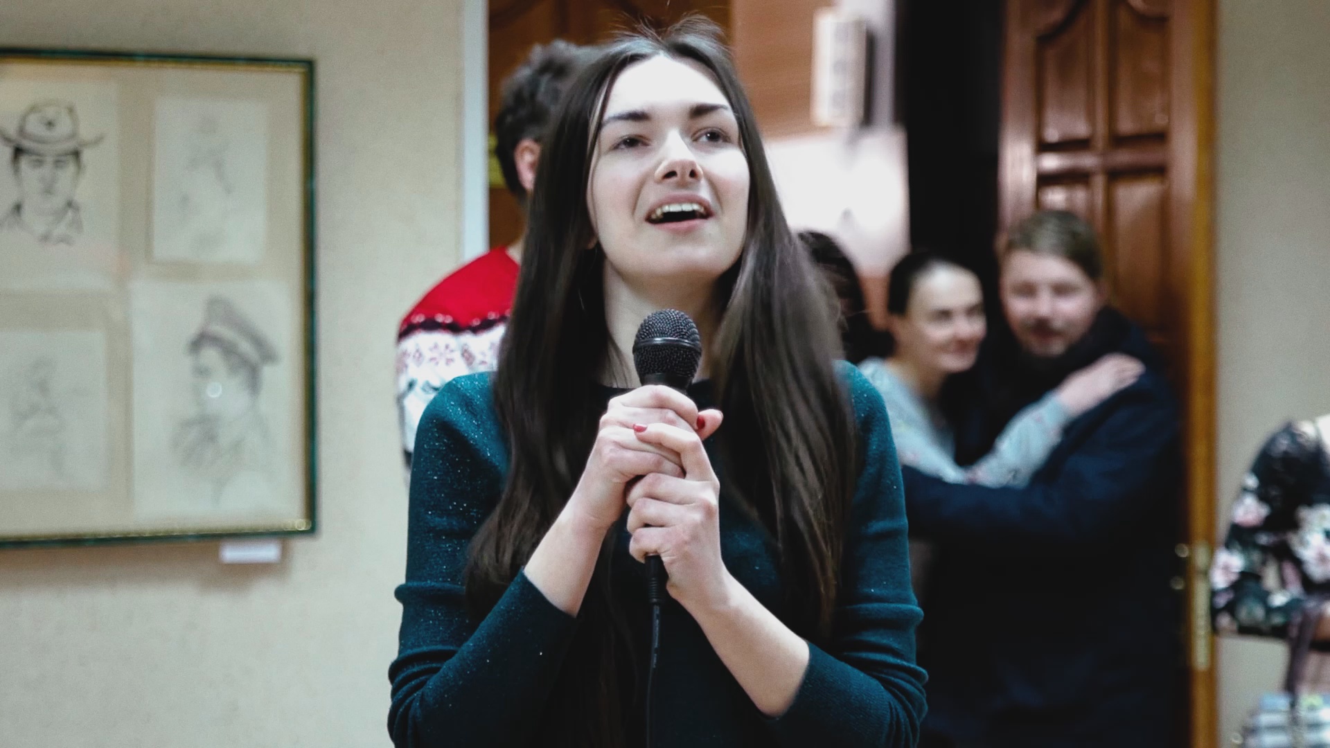 Опрос зрителей на выходе из кинозала. Закрытый показ фильма "Ожидание жизни". 2-ой день