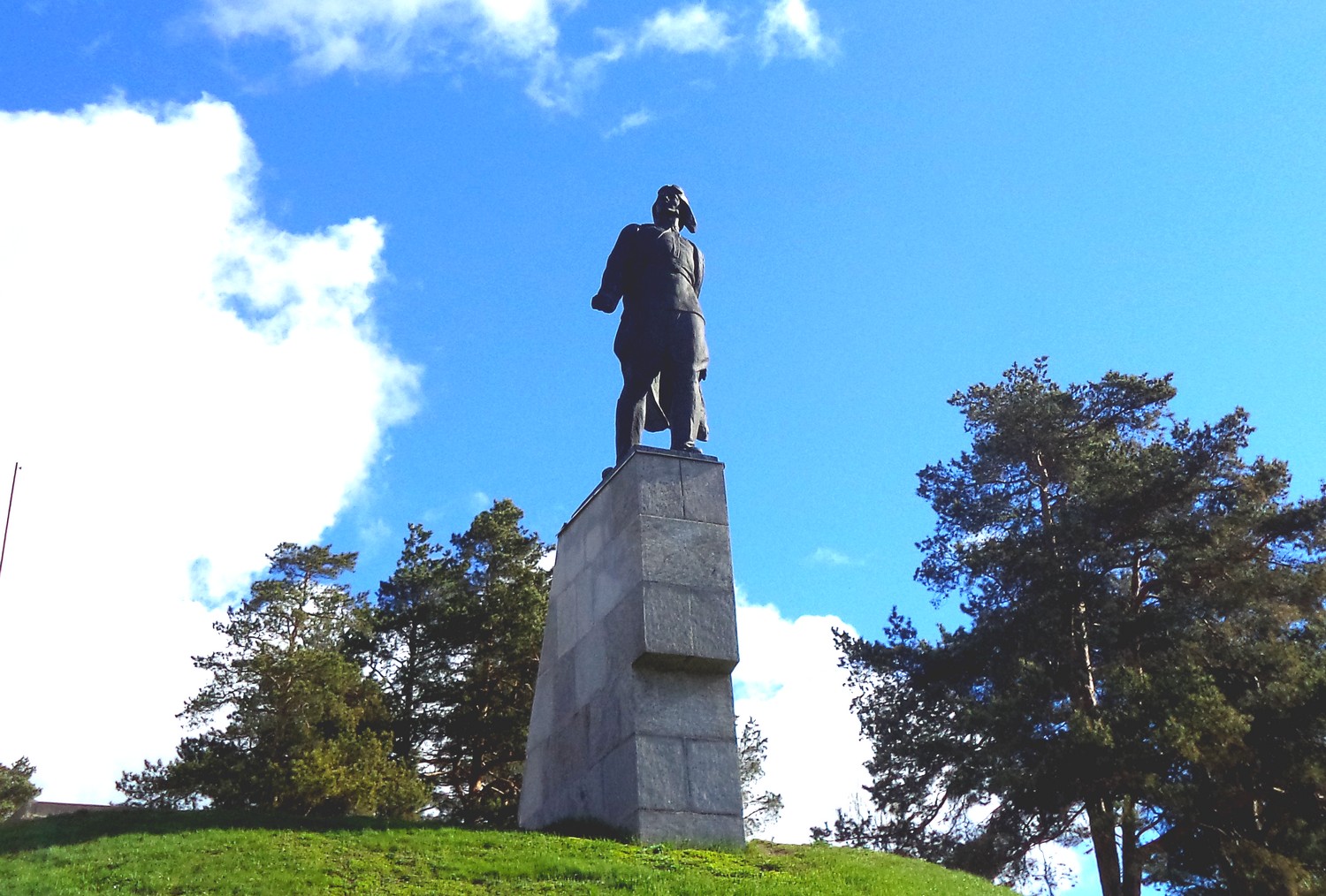 Краснозвёздный ястребок.