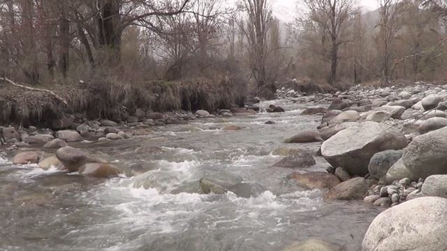 Облачная весенняя река для поднятия настроения