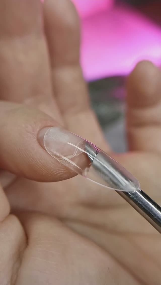 Гелевые типсы на клюющие ногти.#shorts