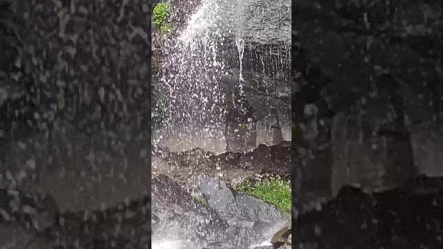 Живописные горы. Красивое ущелье. Дивный водопад. Это Приэльбрусье.