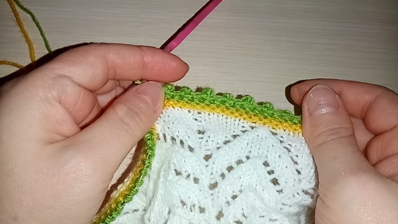Фигурное закрытие петель крючком в вязаном спицами изделии
