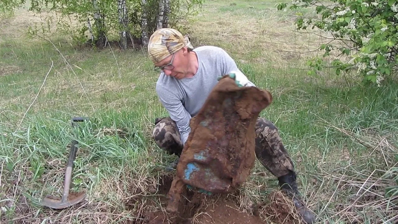 Металл в этой деревушке лежит пачками, взял очередные пол тонны чермета. Коп металлолома