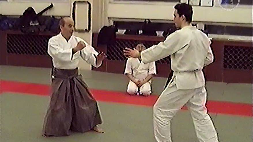Бросок в падении на базе третьего контроля в Ёсинкан Айкидо (в сочетании с техникой нанесения ударов