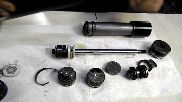 МЕРСЕДЕС 251 ремонт и устройство амортизатора Mercedes-Benz (Мерседес Бенц) W251 R class.