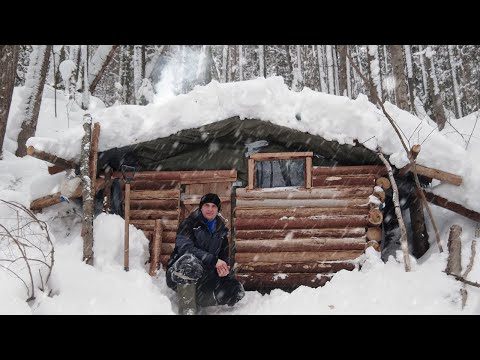 Строительство землянки у реки Кама | Все сложнее добирается до Землянки | Готовлю яичницу с беконом.