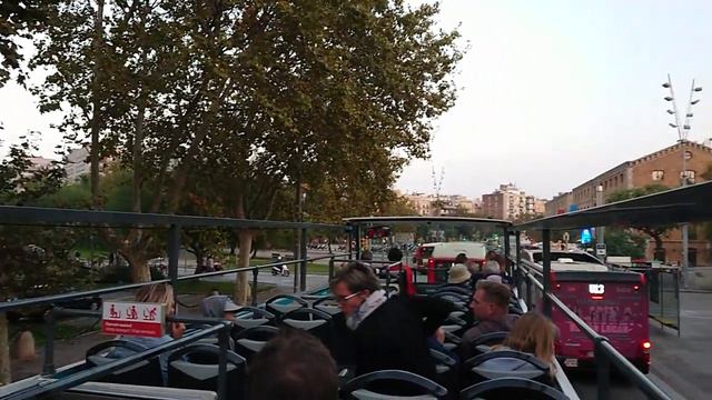 По Барселоне на туристическом автобусе.