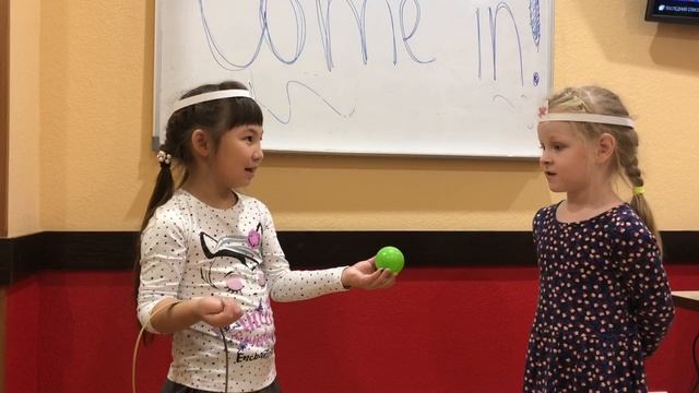 “come in”; учимся задавать вопросы и отвечать на них на практике; 6 лет