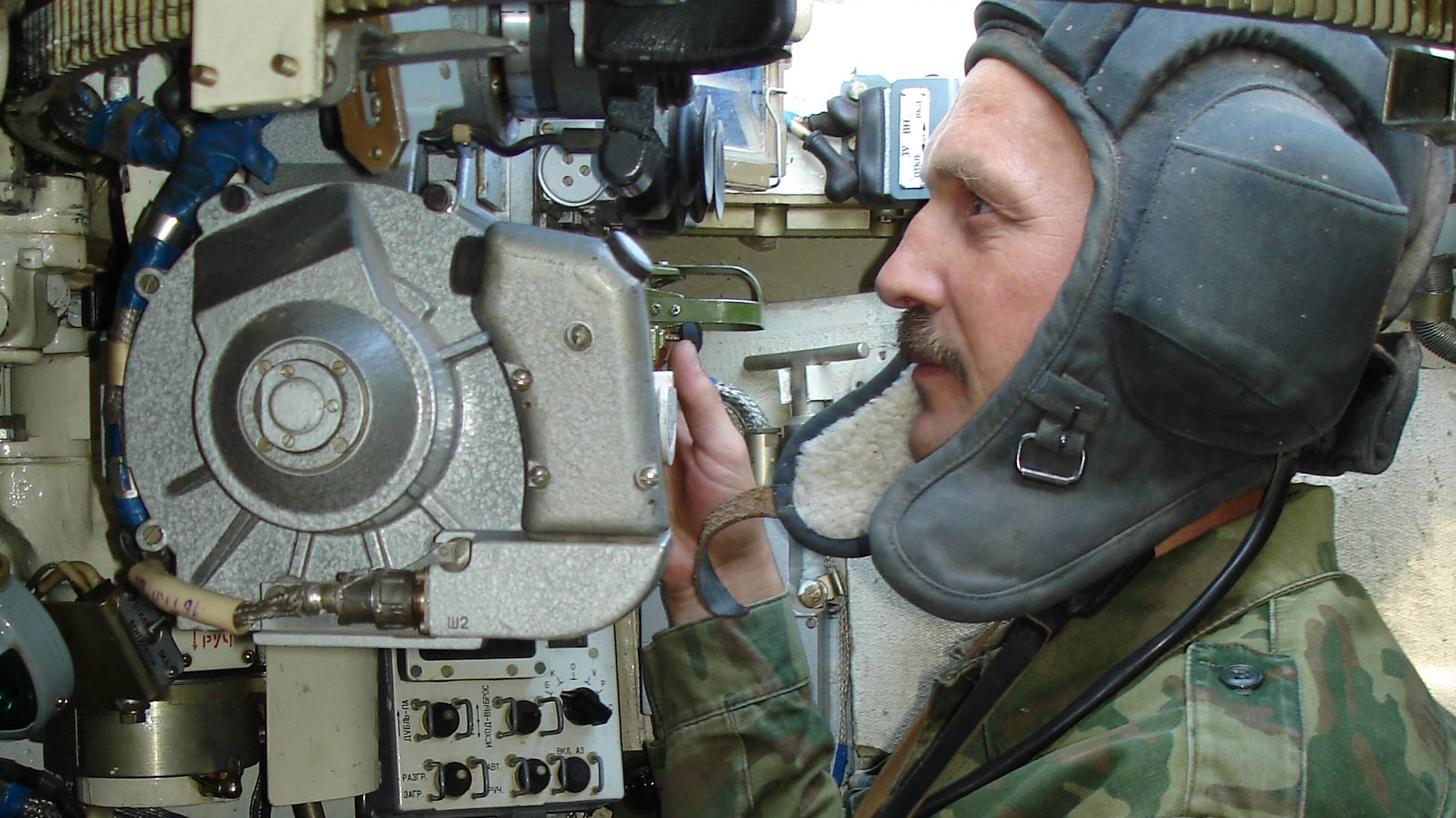 Уралвагонзавод. Испытания танка Т-90А с тепловизионным прицелом ЭССА. 2006 год.  21 ролик