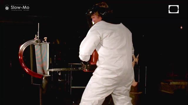 Бензопила в  сверхмедленной съемке Slow Motion