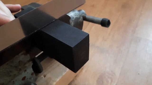 Распиливаю ценную древесину чёрный граб. Готовлюсь делать деревянный нательный крест.