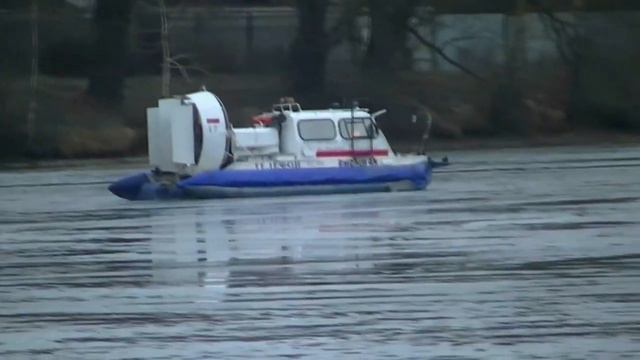 Зимняя рыбалка по тонкому льду