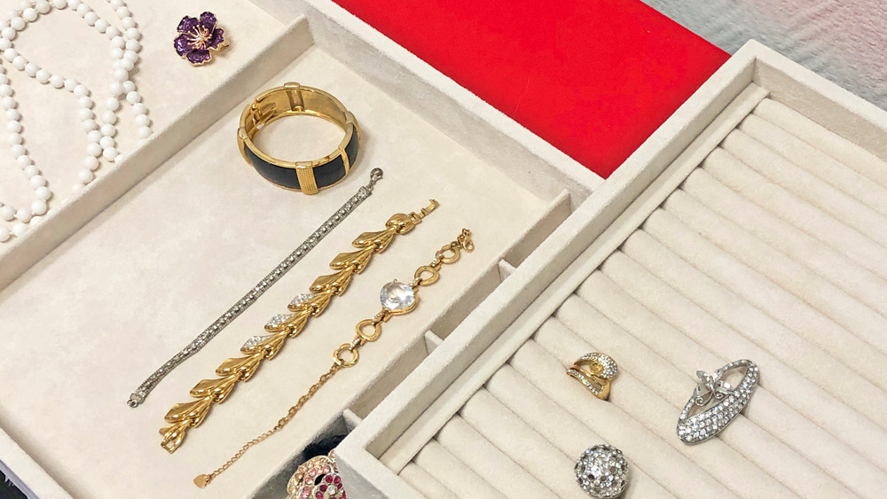 Ящики в гардеробную для украшений